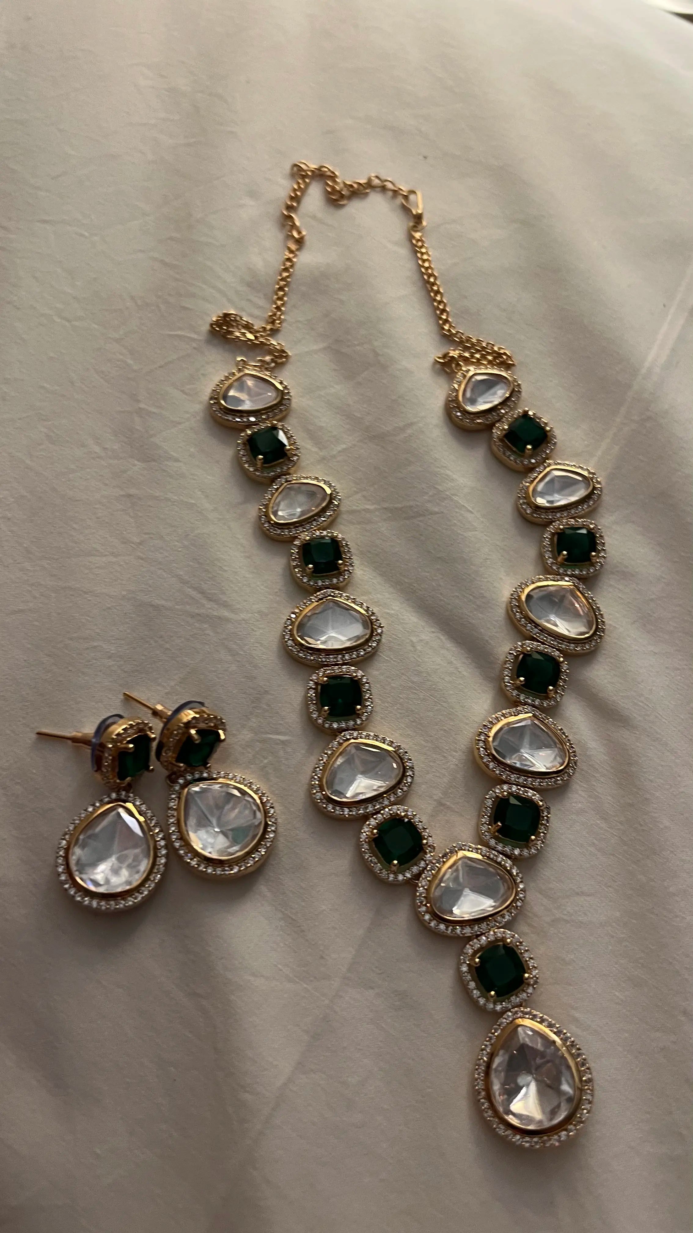 MALLIKA SINGLE LINE POLKI NECKLACE SET WITH GREEN MEENA WORK AND EARRI ...